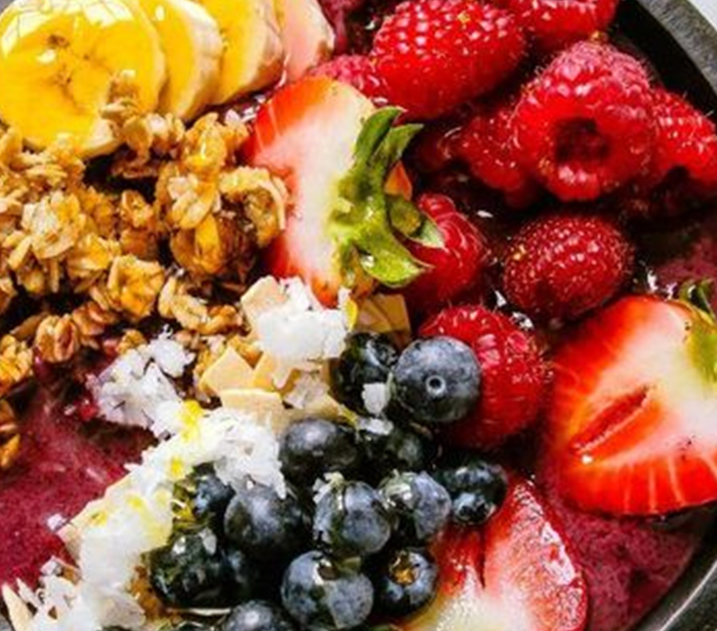 Blueberry and Goji Berry Acai Bowl